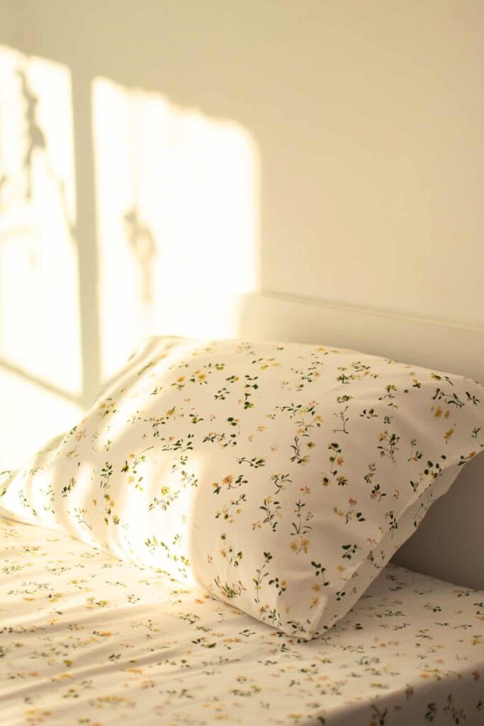 46 Stylish Dorm Bed Sheets & Bedding Ideas
