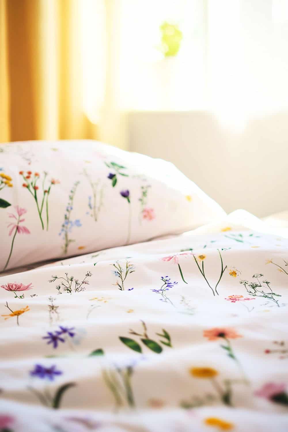 46 Stylish Dorm Bed Sheets & Bedding Ideas